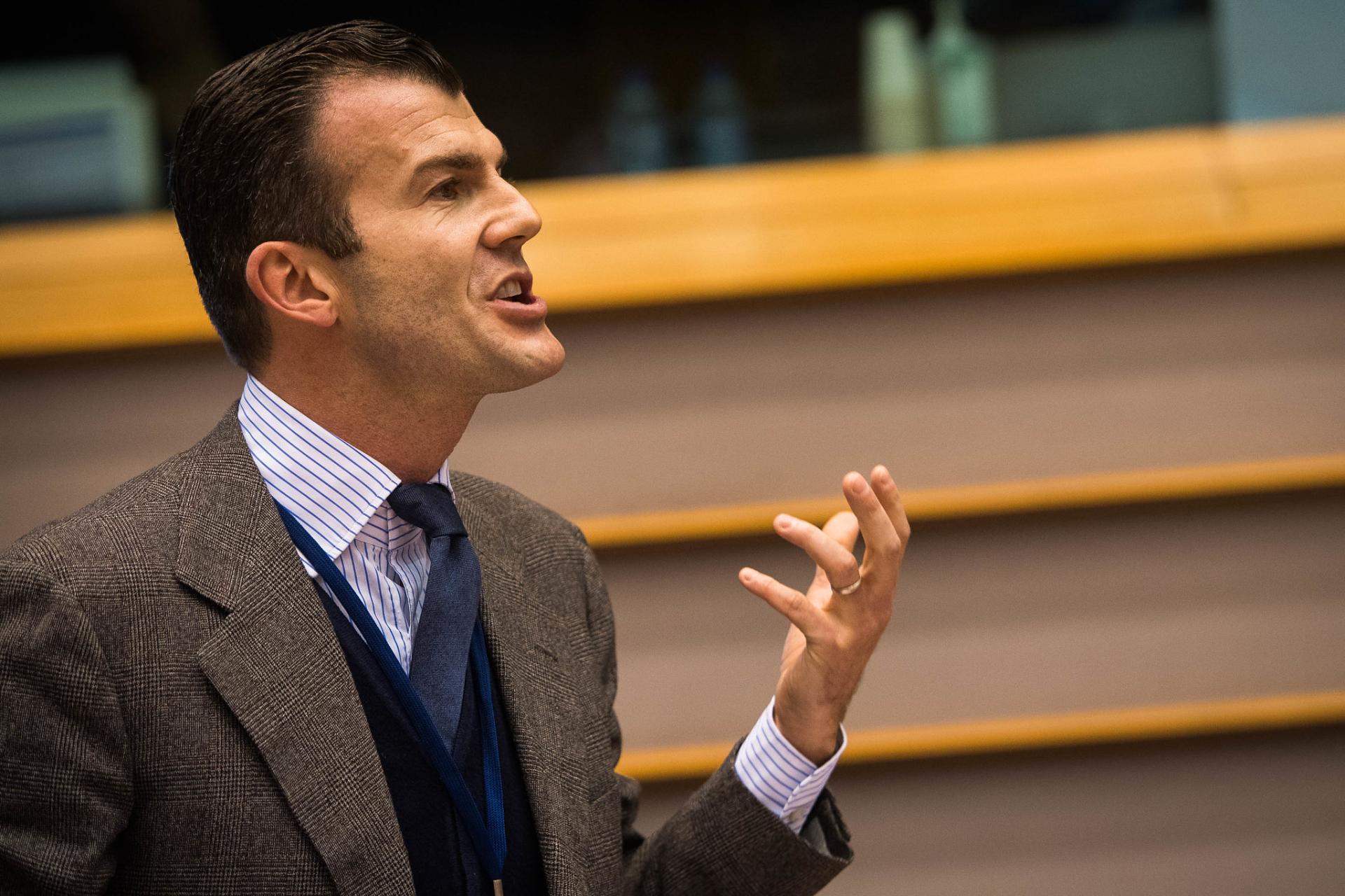 Difesa: «Oto Melara resti italiana». Intervista con il deputato Giorgio ...
