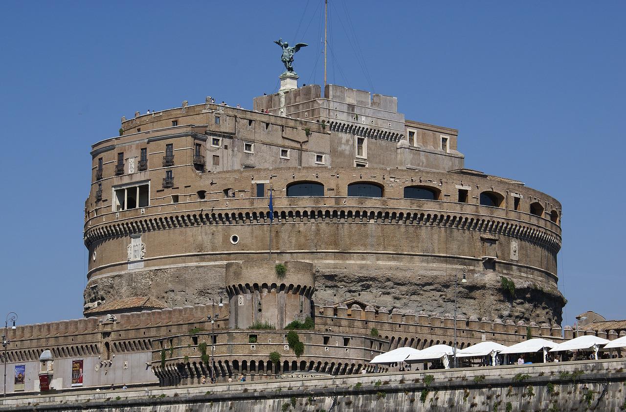Roma pensa al Giubileo, il parterre alla mostra di Castel Sant'Angelo