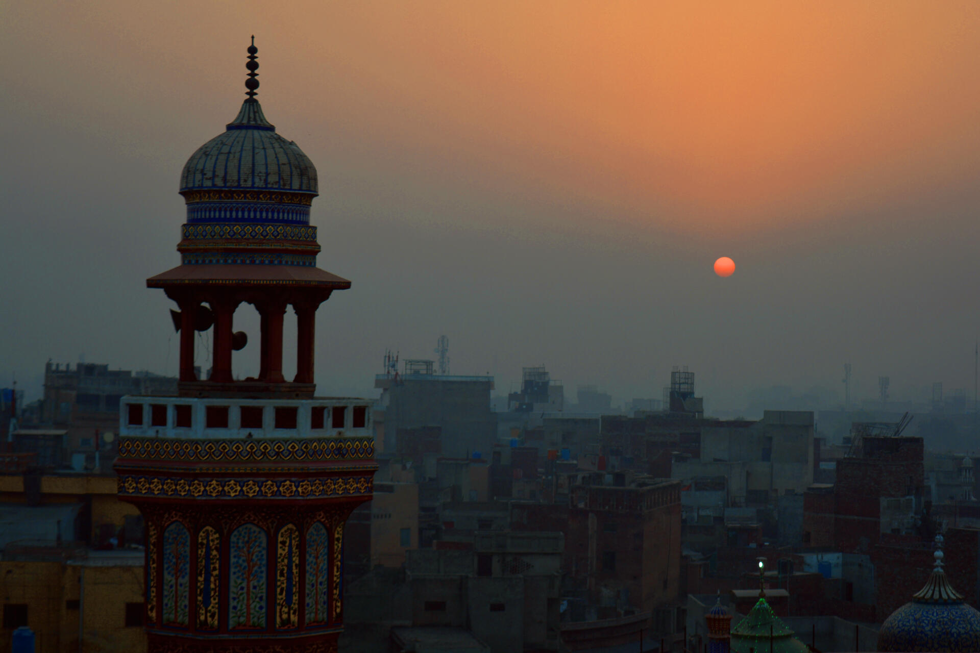 La pioggia artificiale per ridurre lo smog. Il Pakistan ci ha provato